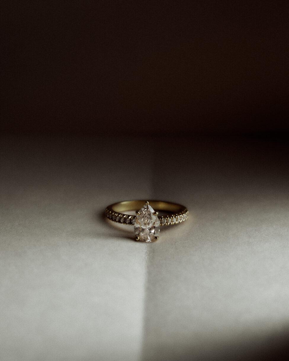 Signature Pear Diamond Ring Pavé - Norrfolks